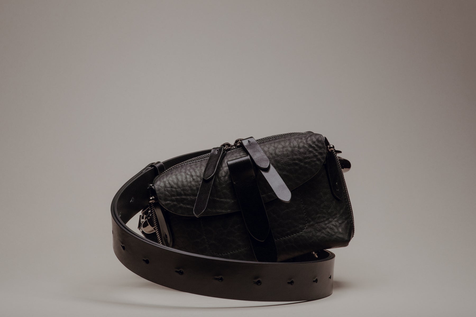 Filodee Microtool Handbag in Grain Leather Black | SKULPT